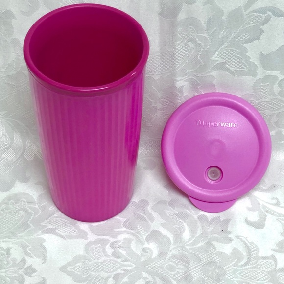 Tupperware | Dining | Nwot Tupperware Insulated Tumbler 24 Oz Capacity ...